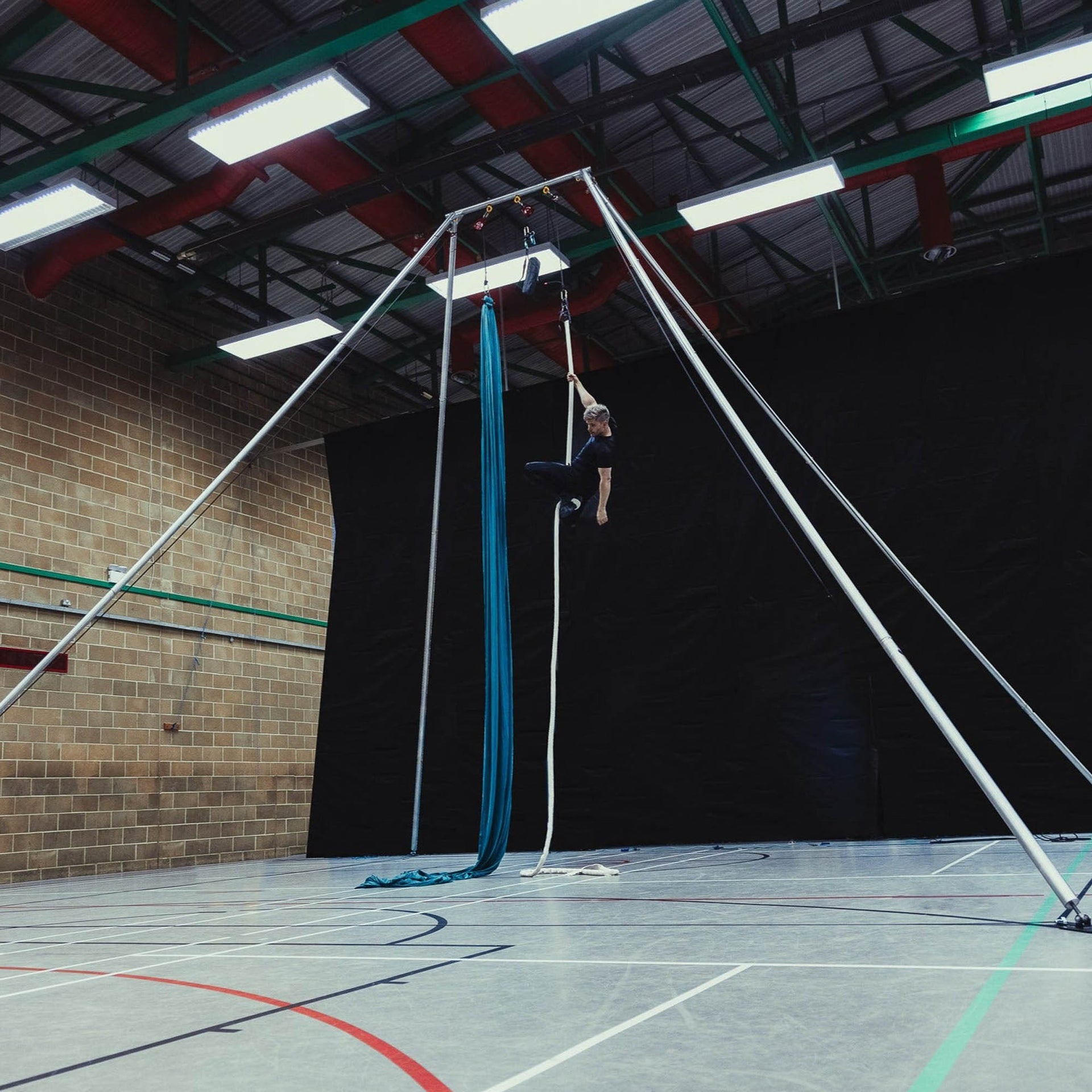 Firetoys Freestanding Extra Large Outdoor Aerial Rig - 6.5m - BigRig X ...